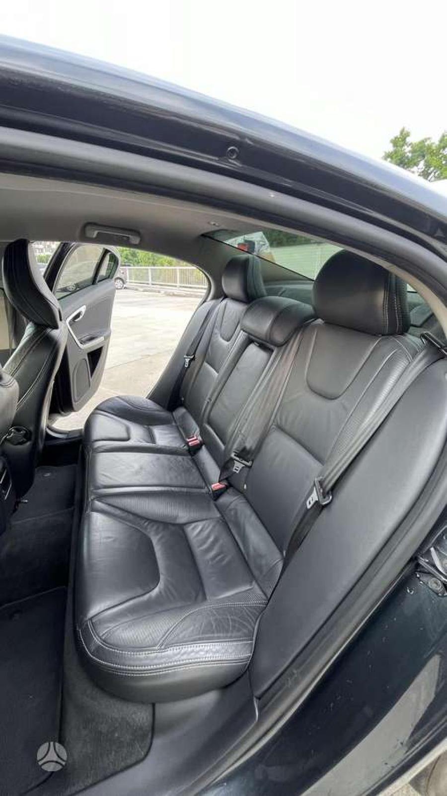 Pelēks Volvo S60 2010 Viļņa, ar dzinēja tilpumu 1.98 L un nobraukumu 244 tūkst. km par 5900 €, foto 25 vietnē AUTOMOTO.COM.LV