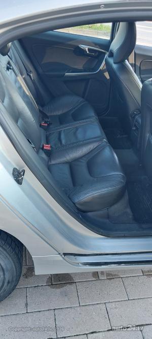 Pelēks Volvo S60 2010 Tartu, ar dzinēja tilpumu 2.40 L un nobraukumu 290 tūkst. km par 6499 €, foto 5 vietnē AUTOMOTO.COM.LV