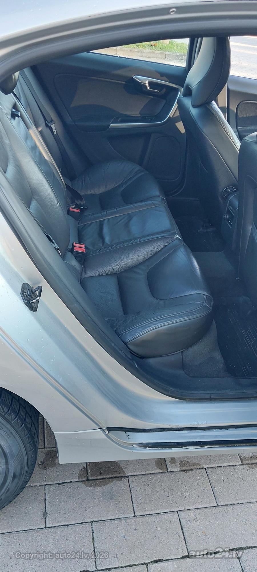 Pelēks Volvo S60 2010 Tartu, ar dzinēja tilpumu 2.40 L un nobraukumu 290 tūkst. km par 6499 €, foto 5 vietnē AUTOMOTO.COM.LV