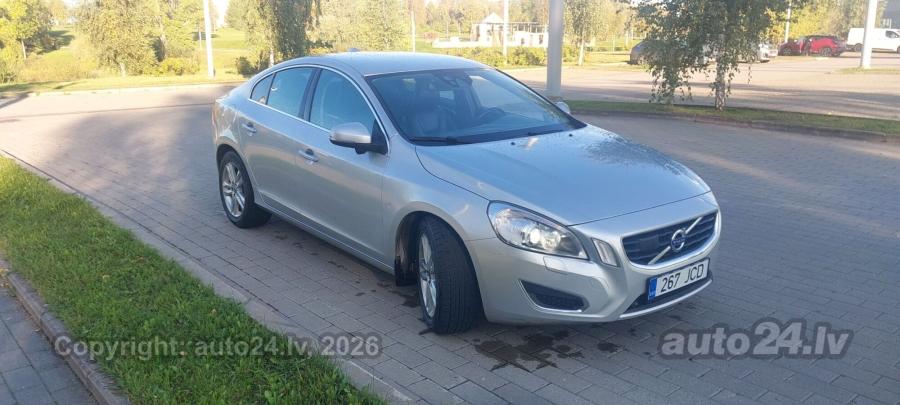 Pelēks Volvo S60 2010 Tartu, ar dzinēja tilpumu 2.40 L un nobraukumu 290 tūkst. km par 6499 €, foto 10 vietnē AUTOMOTO.COM.LV