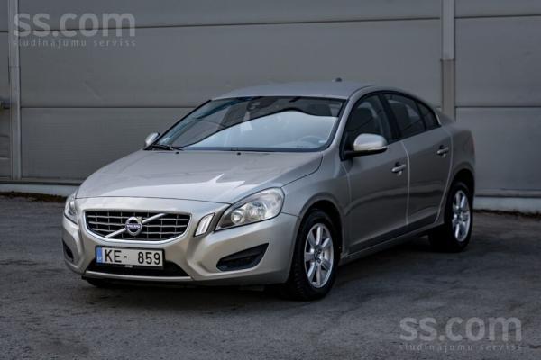 Pelēks Volvo S60 2011 Rīga, ar dzinēja tilpumu 2.00 L un nobraukumu 0 tūkst. km par 2000 €, foto 1 vietnē AUTOMOTO.COM.LV