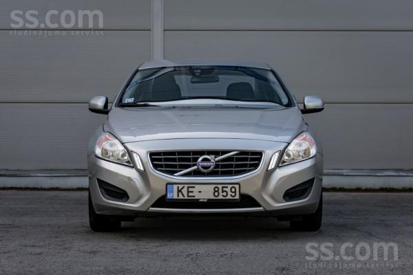 Pelēks Volvo S60 2011 Rīga, ar dzinēja tilpumu 2.00 L un nobraukumu 0 tūkst. km par 2000 €, foto 2 vietnē AUTOMOTO.COM.LV
