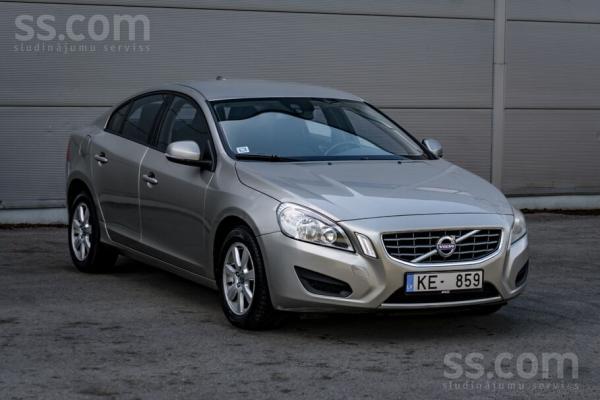 Pelēks Volvo S60 2011 Rīga, ar dzinēja tilpumu 2.00 L un nobraukumu 0 tūkst. km par 2000 €, foto 3 vietnē AUTOMOTO.COM.LV
