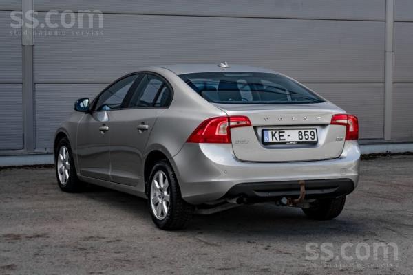 Pelēks Volvo S60 2011 Rīga, ar dzinēja tilpumu 2.00 L un nobraukumu 0 tūkst. km par 2000 €, foto 6 vietnē AUTOMOTO.COM.LV