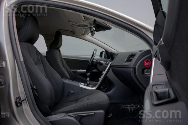 Pelēks Volvo S60 2011 Rīga, ar dzinēja tilpumu 2.00 L un nobraukumu 0 tūkst. km par 2000 €, foto 9 vietnē AUTOMOTO.COM.LV