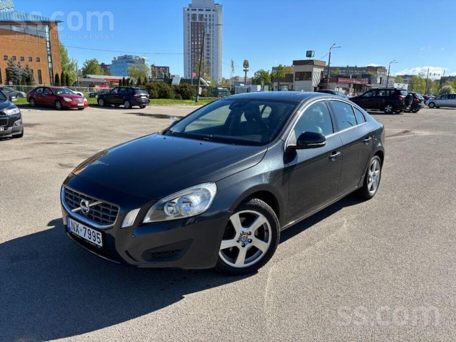 Grey Volvo S60 2011 in Riga, with an engine capacity of 2.00 L and mileage of 301 thousand km for 6490 €, photo 1 on AUTOMOTO.COM.LV