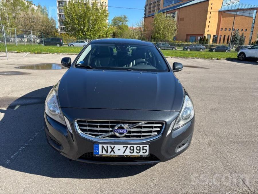Grey Volvo S60 2011 in Riga, with an engine capacity of 2.00 L and mileage of 301 thousand km for 6490 €, photo 5 on AUTOMOTO.COM.LV