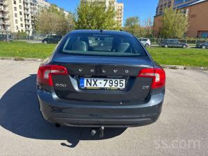 Grey Volvo S60 2011 in Riga, with an engine capacity of 2.00 L and mileage of 301 thousand km for 6490 €, photo 6 on AUTOMOTO.COM.LV