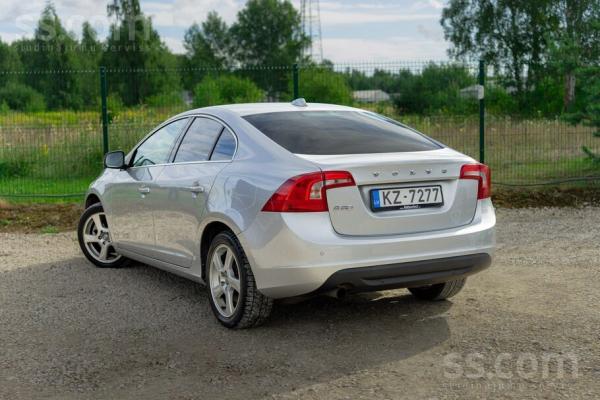 Grey Volvo S60 2011 in Riga, with an engine capacity of 2.00 L and mileage of 0 thousand km for 5290 €, photo 4 on AUTOMOTO.COM.LV