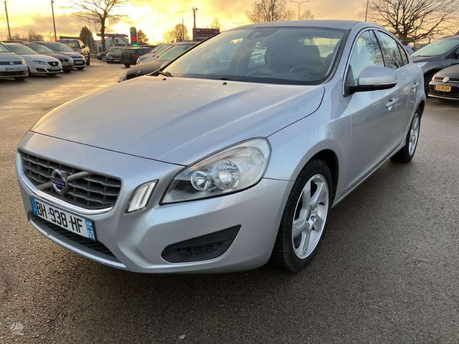 Grey Volvo S60 2011 in Taurage, with an engine capacity of 1.98 L and mileage of 260 thousand km for 5200 €, photo 1 on AUTOMOTO.COM.LV