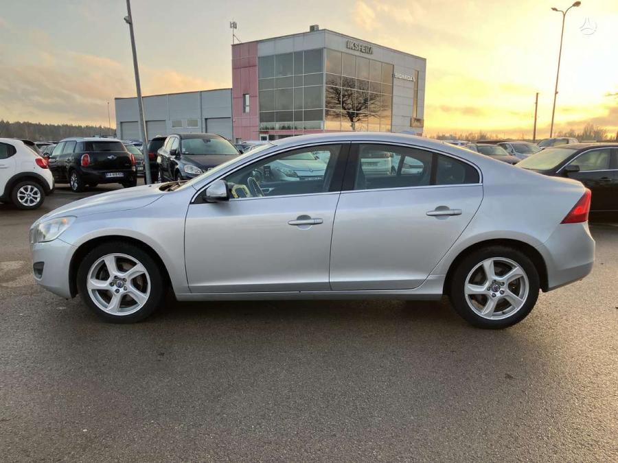 Grey Volvo S60 2011 in Taurage, with an engine capacity of 1.98 L and mileage of 260 thousand km for 5200 €, photo 3 on AUTOMOTO.COM.LV