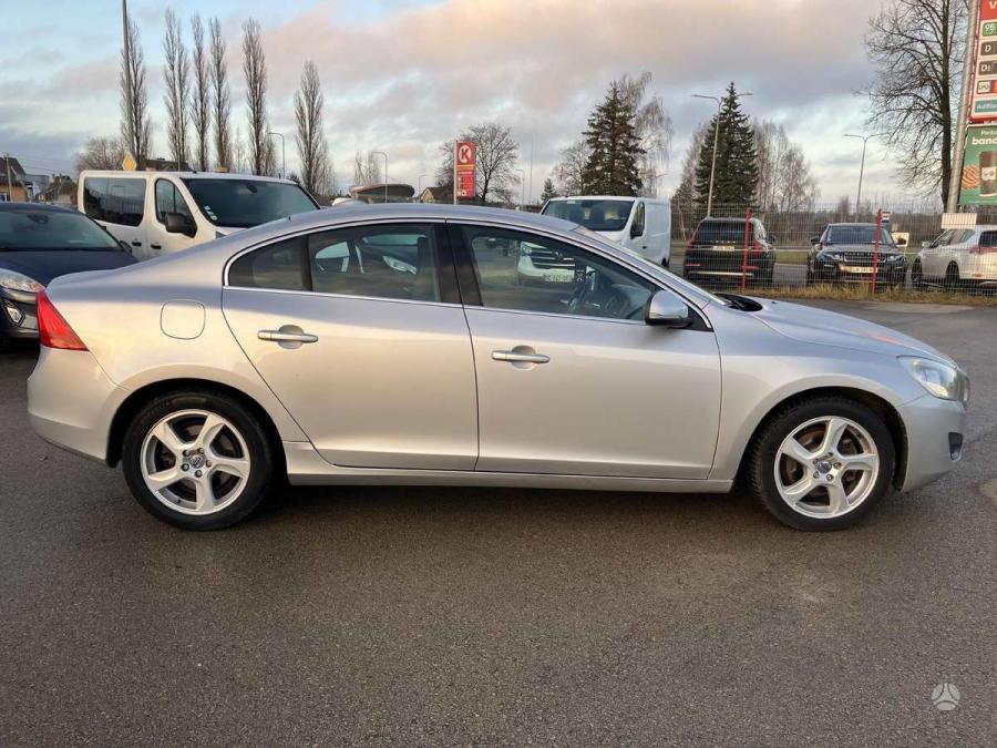 Grey Volvo S60 2011 in Taurage, with an engine capacity of 1.98 L and mileage of 260 thousand km for 5200 €, photo 6 on AUTOMOTO.COM.LV