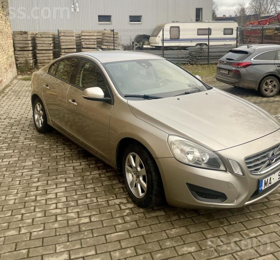 Grey Volvo S60 2011 in Riga, with an engine capacity of 1.60 L and mileage of 200 thousand km for 5700 €, photo 3 on AUTOMOTO.COM.LV