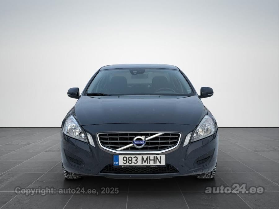 Grey Volvo S60 2011 in Parnu, with an engine capacity of 2.00 L and mileage of 291 thousand km for 4990 €, photo 2 on AUTOMOTO.COM.LV