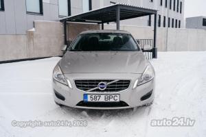 Pelēks Volvo S60 2011 Tartu, ar dzinēja tilpumu 2.00 L un nobraukumu 287 tūkst. km par 5990 €, foto 2 vietnē AUTOMOTO.COM.LV