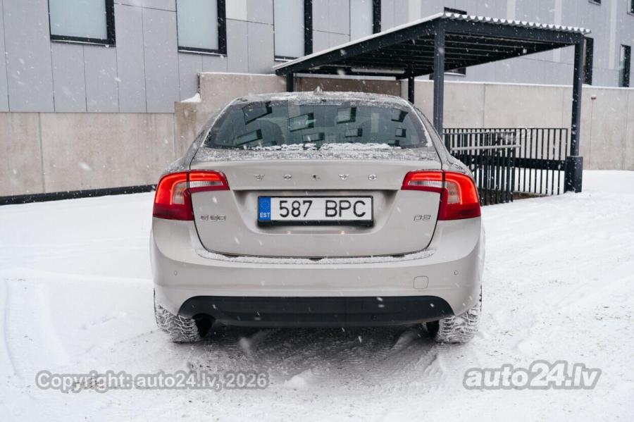 Pelēks Volvo S60 2011 Tartu, ar dzinēja tilpumu 2.00 L un nobraukumu 287 tūkst. km par 5990 €, foto 5 vietnē AUTOMOTO.COM.LV