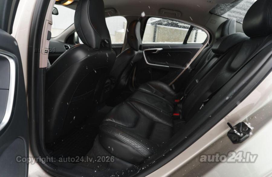 Pelēks Volvo S60 2011 Tartu, ar dzinēja tilpumu 2.00 L un nobraukumu 287 tūkst. km par 5990 €, foto 11 vietnē AUTOMOTO.COM.LV