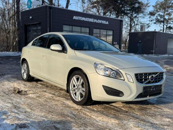 Pelēks Volvo S60 2011 Utena, ar dzinēja tilpumu 1.56 L un nobraukumu 197 tūkst. km par 5900 €, foto 1 vietnē AUTOMOTO.COM.LV