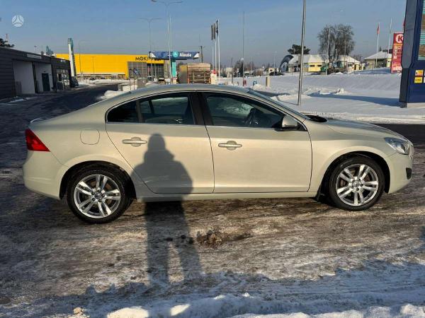Pelēks Volvo S60 2011 Utena, ar dzinēja tilpumu 1.56 L un nobraukumu 197 tūkst. km par 5900 €, foto 6 vietnē AUTOMOTO.COM.LV