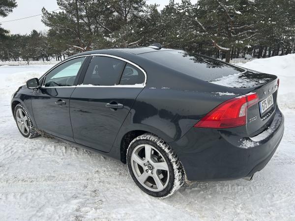 Pelēks Volvo S60 2011 Tallina, ar dzinēja tilpumu 0.00 L un nobraukumu 289 tūkst. km par 6400 €, foto 2 vietnē AUTOMOTO.COM.LV