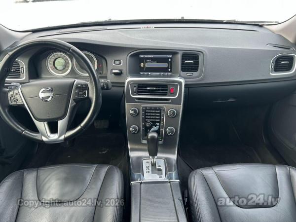 Pelēks Volvo S60 2011 Tallina, ar dzinēja tilpumu 2.40 L un nobraukumu 289 tūkst. km par 5990 €, foto 3 vietnē AUTOMOTO.COM.LV