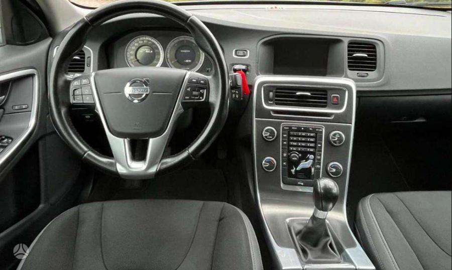 Pelēks Volvo S60 2011 Utena, ar dzinēja tilpumu 1.56 L un nobraukumu 197 tūkst. km par 5900 €, foto 10 vietnē AUTOMOTO.COM.LV