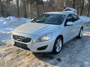 Pelēks Volvo S60 2011 Utena, ar dzinēja tilpumu 1.56 L un nobraukumu 197 tūkst. km par 5900 €, foto 2 vietnē AUTOMOTO.COM.LV