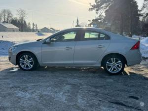 Pelēks Volvo S60 2011 Utena, ar dzinēja tilpumu 1.56 L un nobraukumu 197 tūkst. km par 5900 €, foto 5 vietnē AUTOMOTO.COM.LV