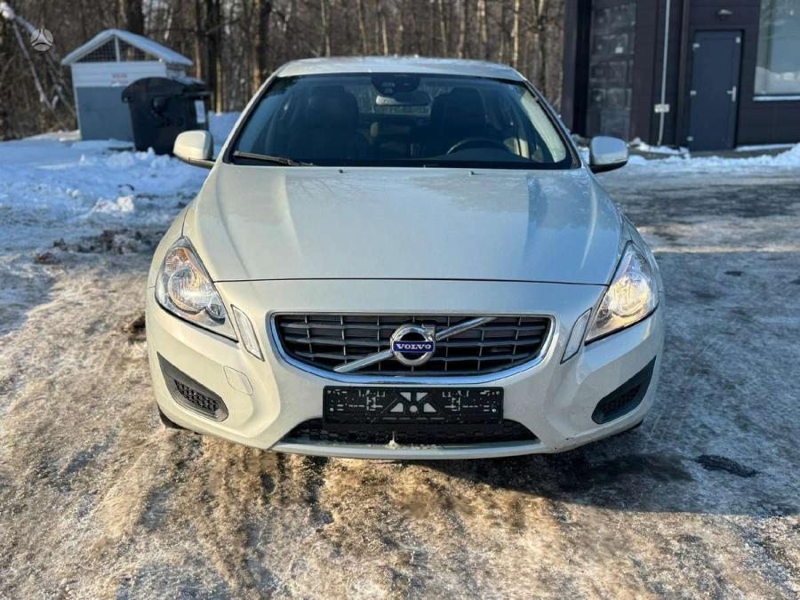 Pelēks Volvo S60 2011 Utena, ar dzinēja tilpumu 1.56 L un nobraukumu 197 tūkst. km par 5900 €, foto 7 vietnē AUTOMOTO.COM.LV