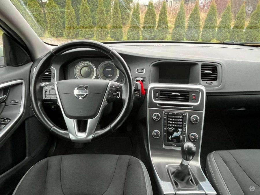 Pelēks Volvo S60 2011 Utena, ar dzinēja tilpumu 1.56 L un nobraukumu 197 tūkst. km par 5900 €, foto 11 vietnē AUTOMOTO.COM.LV
