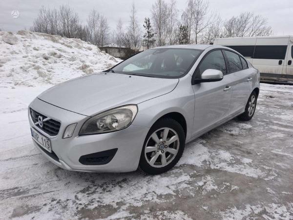 Pelēks Volvo S60 2011 Viļņa, ar dzinēja tilpumu 1.98 L un nobraukumu 286 tūkst. km par 4700 €, foto 1 vietnē AUTOMOTO.COM.LV