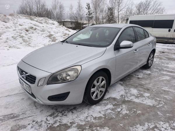 Pelēks Volvo S60 2011 Viļņa, ar dzinēja tilpumu 1.98 L un nobraukumu 286 tūkst. km par 4700 €, foto 4 vietnē AUTOMOTO.COM.LV