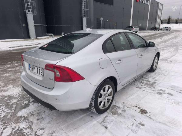Pelēks Volvo S60 2011 Viļņa, ar dzinēja tilpumu 1.98 L un nobraukumu 286 tūkst. km par 4700 €, foto 6 vietnē AUTOMOTO.COM.LV