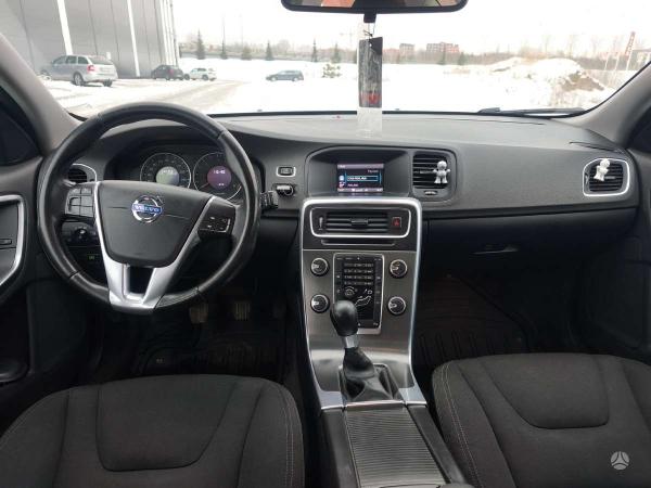 Pelēks Volvo S60 2011 Viļņa, ar dzinēja tilpumu 1.98 L un nobraukumu 286 tūkst. km par 4700 €, foto 9 vietnē AUTOMOTO.COM.LV