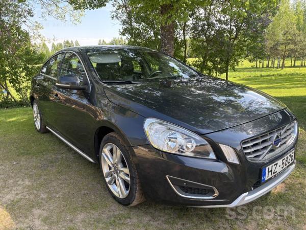Pelēks Volvo S60 2011 Jelgava, ar dzinēja tilpumu 1.60 L un nobraukumu 0 tūkst. km par 4840 €, foto 1 vietnē AUTOMOTO.COM.LV