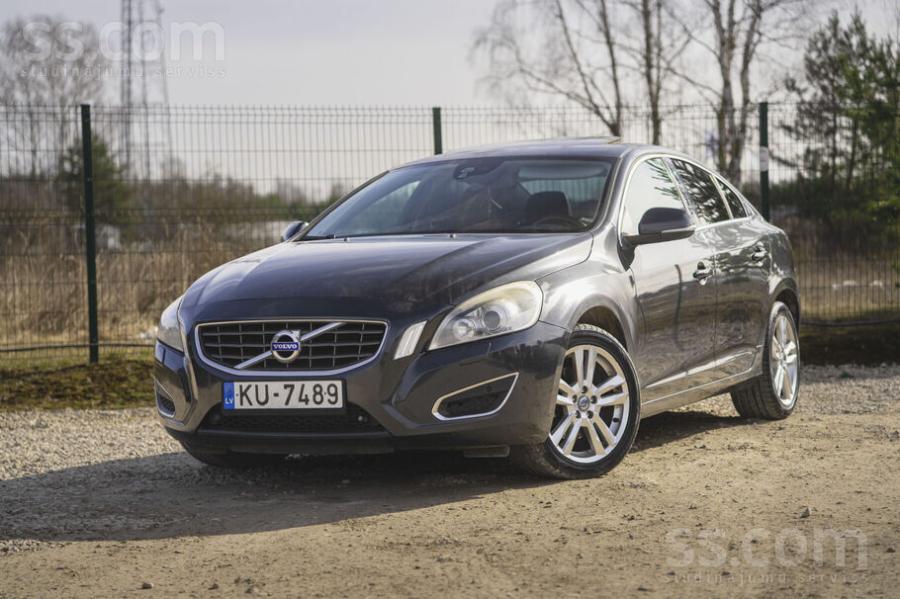 Pelēks Volvo S60 2011 Rīga, ar dzinēja tilpumu 2.00 L un nobraukumu 349 tūkst. km par 6390 €, foto 1 vietnē AUTOMOTO.COM.LV
