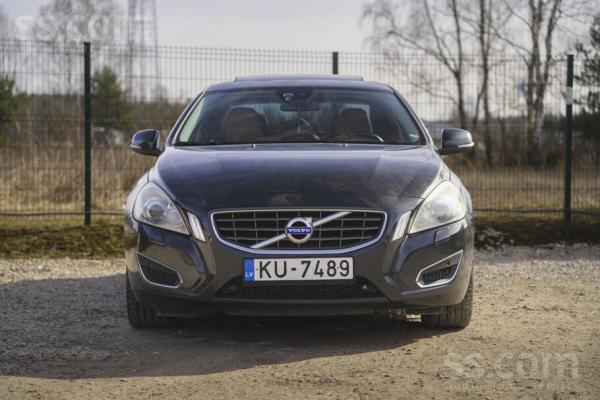 Pelēks Volvo S60 2011 Rīga, ar dzinēja tilpumu 2.00 L un nobraukumu 349 tūkst. km par 6390 €, foto 2 vietnē AUTOMOTO.COM.LV