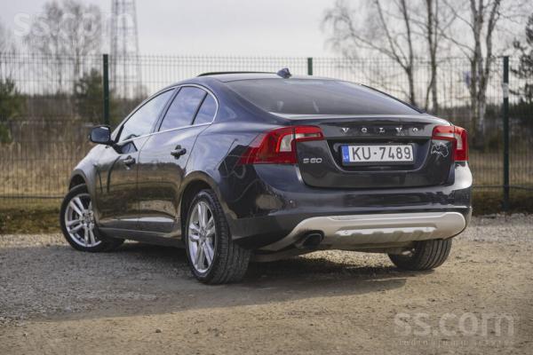 Pelēks Volvo S60 2011 Rīga, ar dzinēja tilpumu 2.00 L un nobraukumu 349 tūkst. km par 6390 €, foto 4 vietnē AUTOMOTO.COM.LV