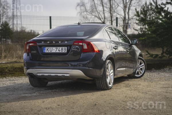 Pelēks Volvo S60 2011 Rīga, ar dzinēja tilpumu 2.00 L un nobraukumu 349 tūkst. km par 6390 €, foto 6 vietnē AUTOMOTO.COM.LV