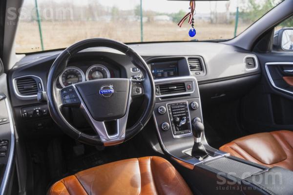 Pelēks Volvo S60 2011 Rīga, ar dzinēja tilpumu 2.00 L un nobraukumu 349 tūkst. km par 6390 €, foto 7 vietnē AUTOMOTO.COM.LV