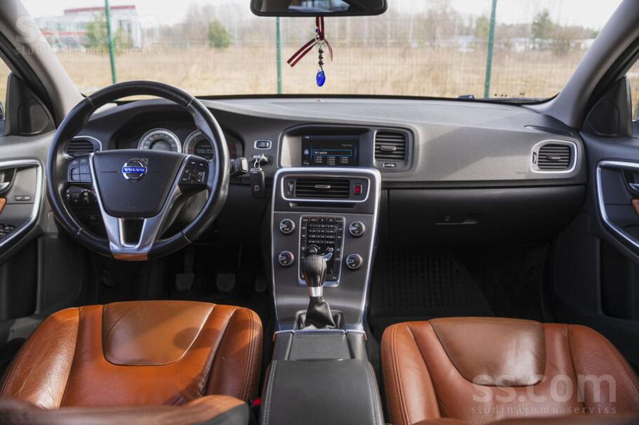 Pelēks Volvo S60 2011 Rīga, ar dzinēja tilpumu 2.00 L un nobraukumu 349 tūkst. km par 6390 €, foto 13 vietnē AUTOMOTO.COM.LV