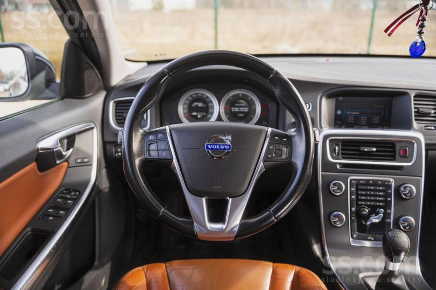 Pelēks Volvo S60 2011 Rīga, ar dzinēja tilpumu 2.00 L un nobraukumu 349 tūkst. km par 6390 €, foto 18 vietnē AUTOMOTO.COM.LV