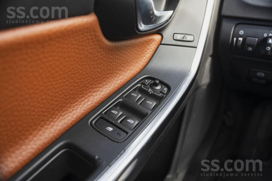 Pelēks Volvo S60 2011 Rīga, ar dzinēja tilpumu 2.00 L un nobraukumu 349 tūkst. km par 6390 €, foto 24 vietnē AUTOMOTO.COM.LV