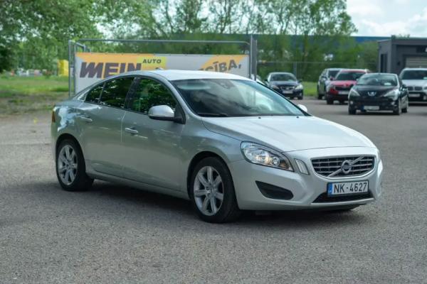 Grey Volvo S60 2011 in Liepaja, with an engine capacity of 2.00 L and mileage of 325 thousand km for 5000 €, photo 5 on AUTOMOTO.COM.LV