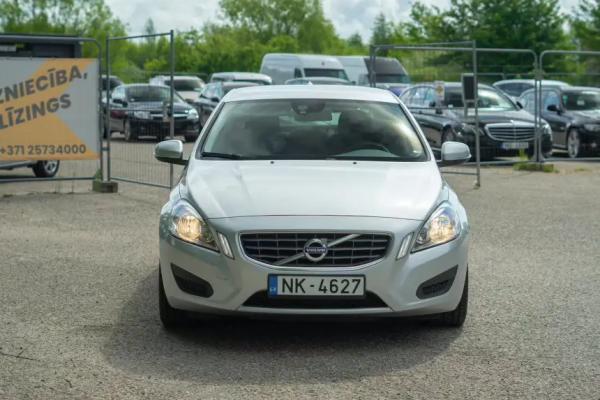 Grey Volvo S60 2011 in Liepaja, with an engine capacity of 2.00 L and mileage of 325 thousand km for 5000 €, photo 6 on AUTOMOTO.COM.LV