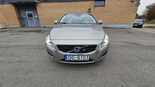 Grey Volvo S60 2011 in Riga, with an engine capacity of 2.00 L and mileage of 208 thousand km for 5750 €, photo 2 on AUTOMOTO.COM.LV