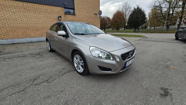 Grey Volvo S60 2011 in Riga, with an engine capacity of 2.00 L and mileage of 208 thousand km for 5750 €, photo 3 on AUTOMOTO.COM.LV