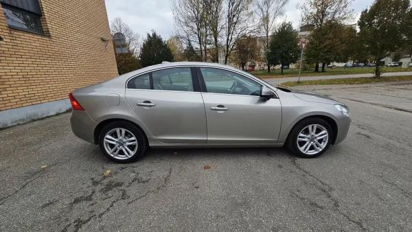 Grey Volvo S60 2011 in Riga, with an engine capacity of 2.00 L and mileage of 208 thousand km for 5750 €, photo 4 on AUTOMOTO.COM.LV