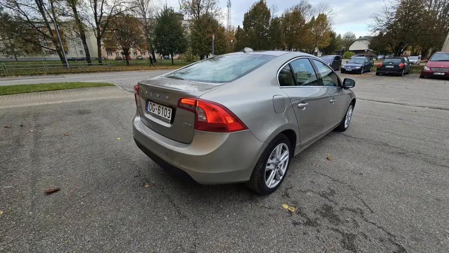 Grey Volvo S60 2011 in Riga, with an engine capacity of 2.00 L and mileage of 208 thousand km for 5750 €, photo 6 on AUTOMOTO.COM.LV