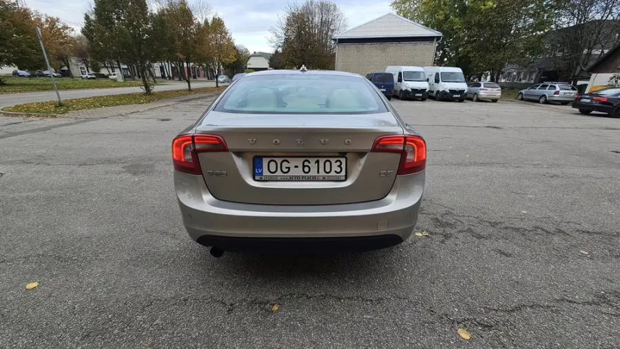 Grey Volvo S60 2011 in Riga, with an engine capacity of 2.00 L and mileage of 208 thousand km for 5750 €, photo 7 on AUTOMOTO.COM.LV